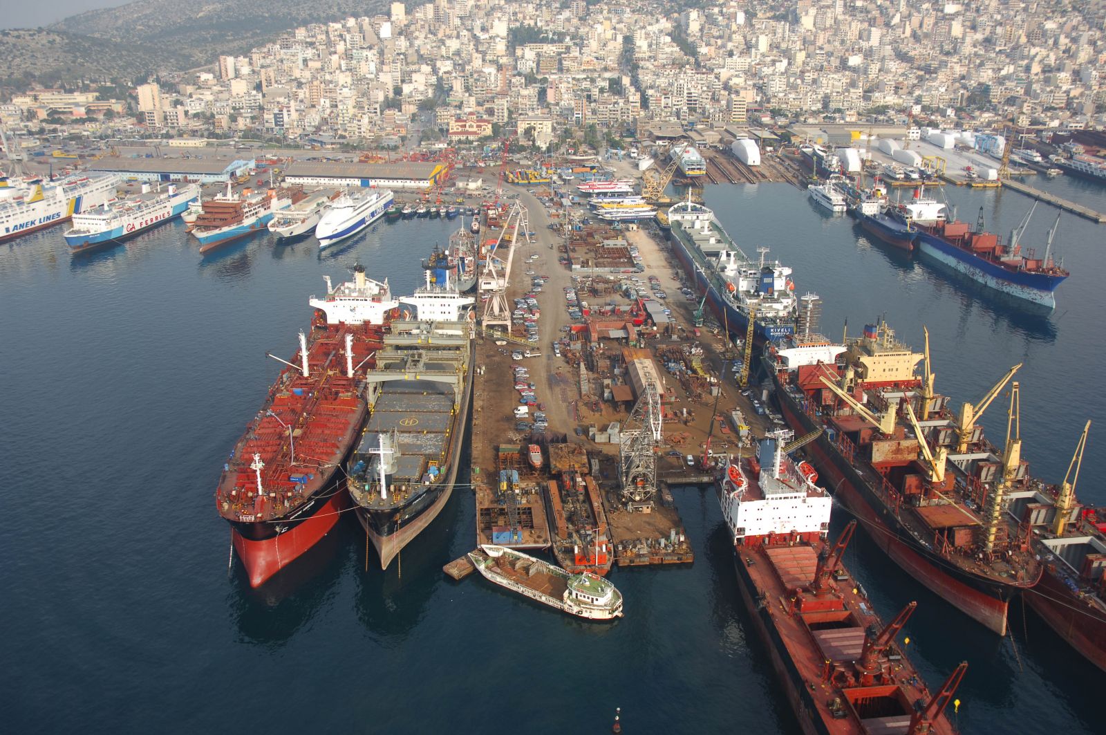 Ανάσα ζωής στη ΝΕΖ οι επισκευές των δεξαμενών στο Πέραμα - Ναυτικά Χρονικά
