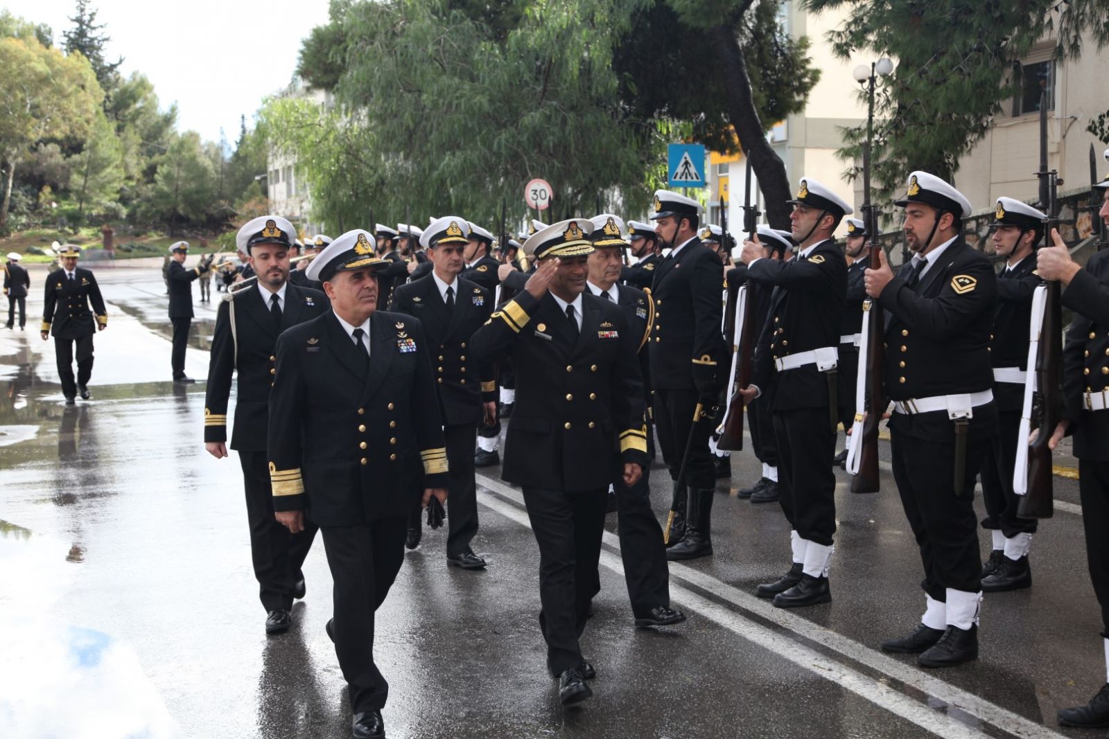Ο αρχηγός Ναυτικού των Ηνωμένων Αραβικών Εμιράτων καλεσμένος του ΠΝ ...