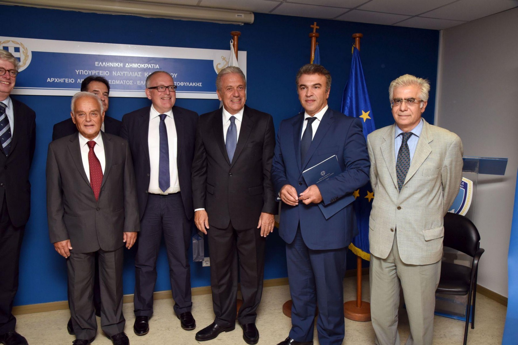 Στον Πειραιά οι αρμόδιοι Ευρωπαίοι Επίτροποι για θέματα Μετανάστευσης ...