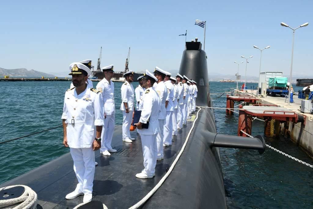 Τελετή ονοματοδοσίας και ύψωσης σημαίας των υποβρυχίων ΜΑΤΡΩΖΟΣ και ...