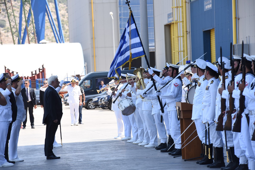 Τελετή ονοματοδοσίας και ύψωσης σημαίας των υποβρυχίων ΜΑΤΡΩΖΟΣ και ...