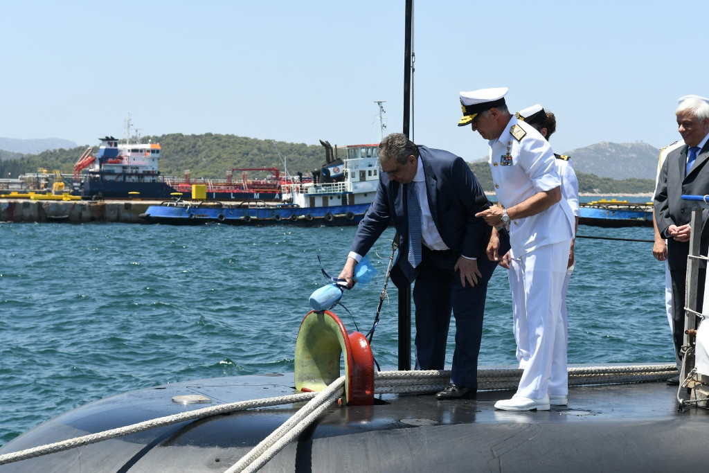 Τελετή ονοματοδοσίας και ύψωσης σημαίας των υποβρυχίων ΜΑΤΡΩΖΟΣ και ...