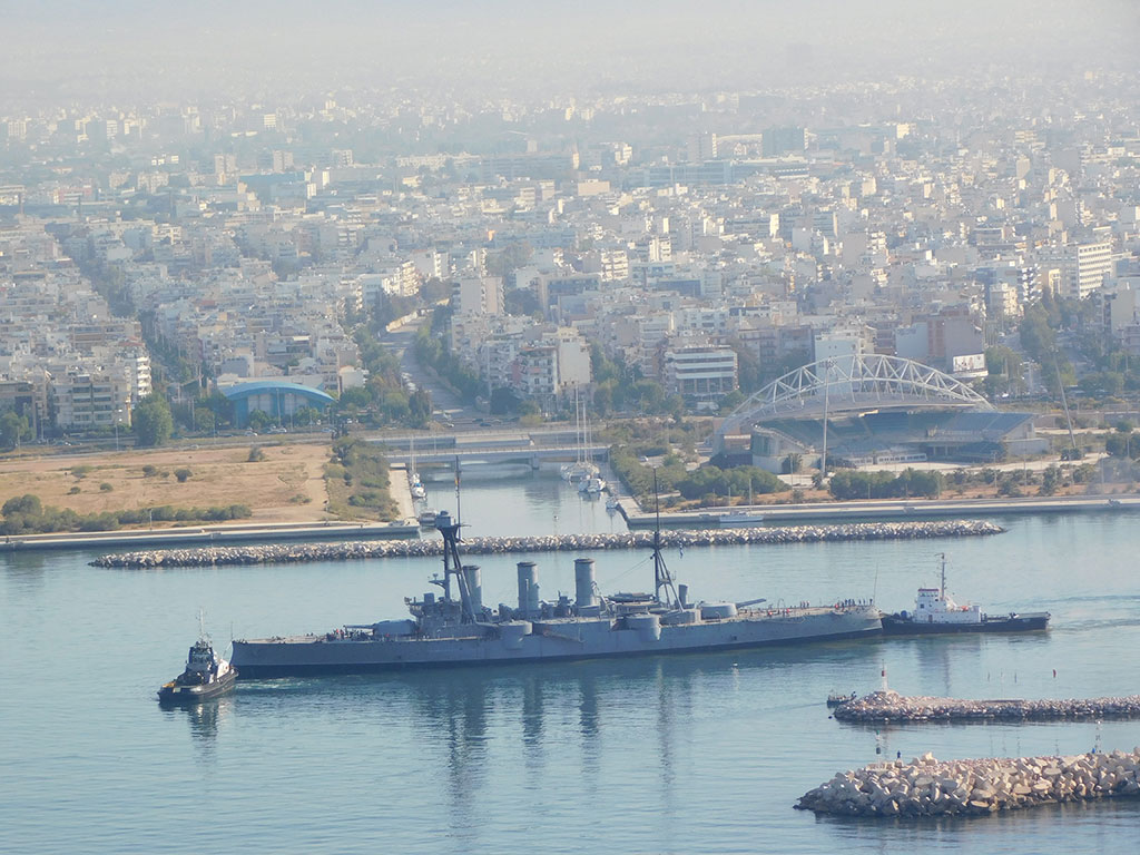 Το Θωρηκτό «Γ. Αβέρωφ» εισήλθε στην δεξαμενή των «Ελληνικών Ναυπηγείων ...