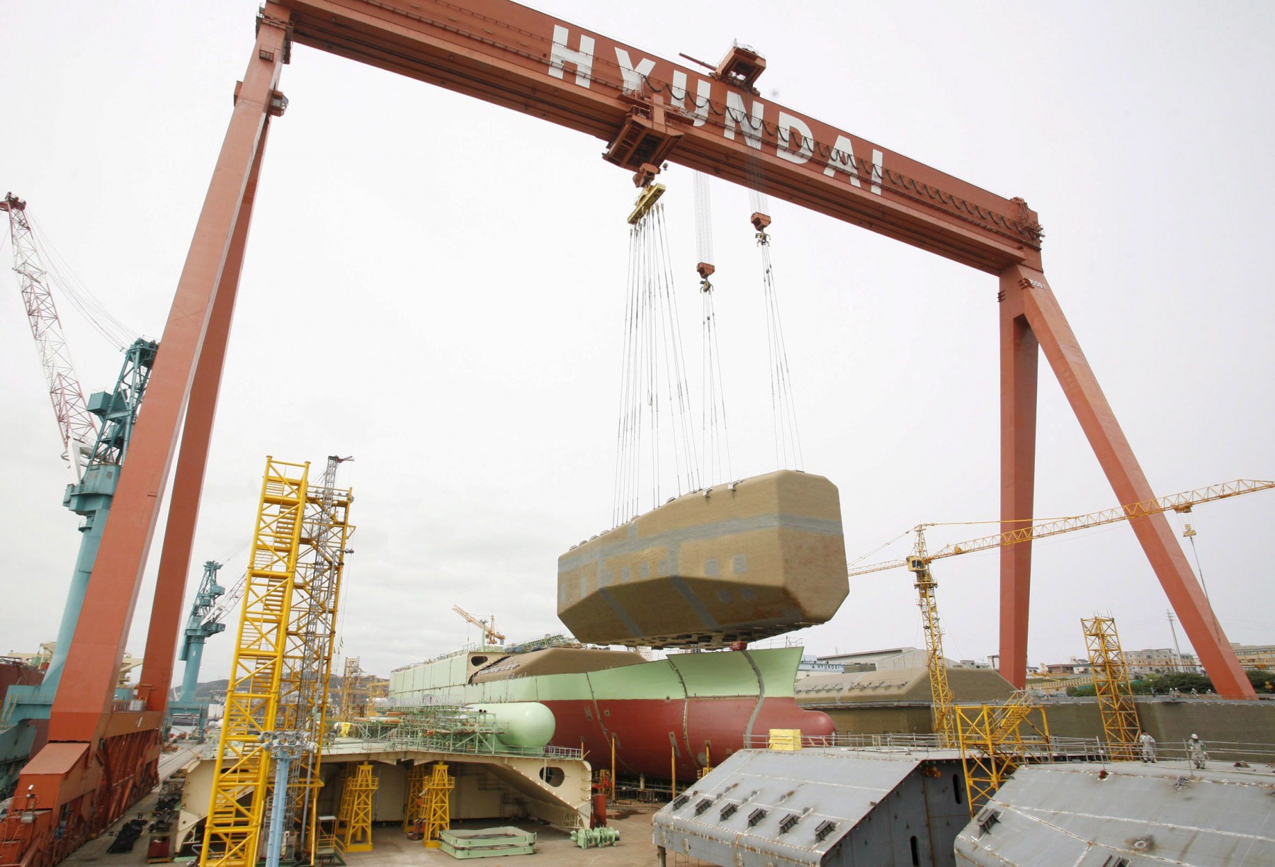 Φιλί ζωής για την Hyundai Heavy Industries - Ναυτικά Χρονικά