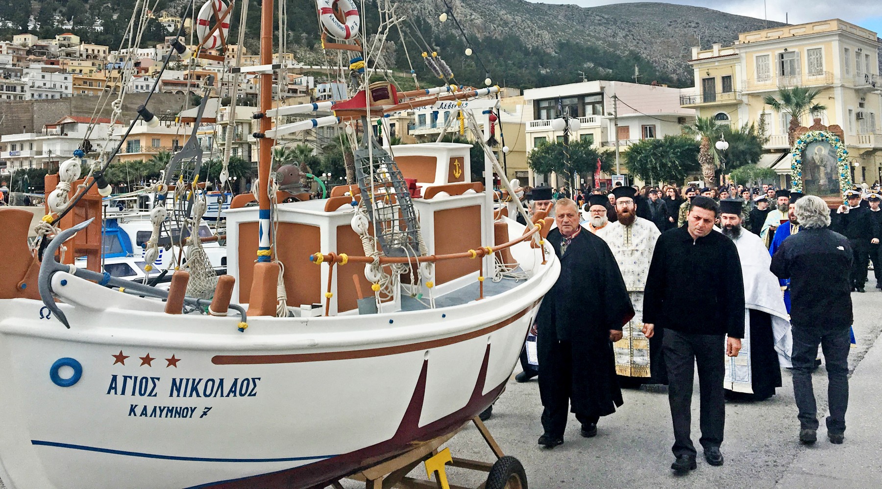 Σήμερα εορτάζει ο Άγιος Νικόλαος, ο προστάτης των ναυτικών μας ...