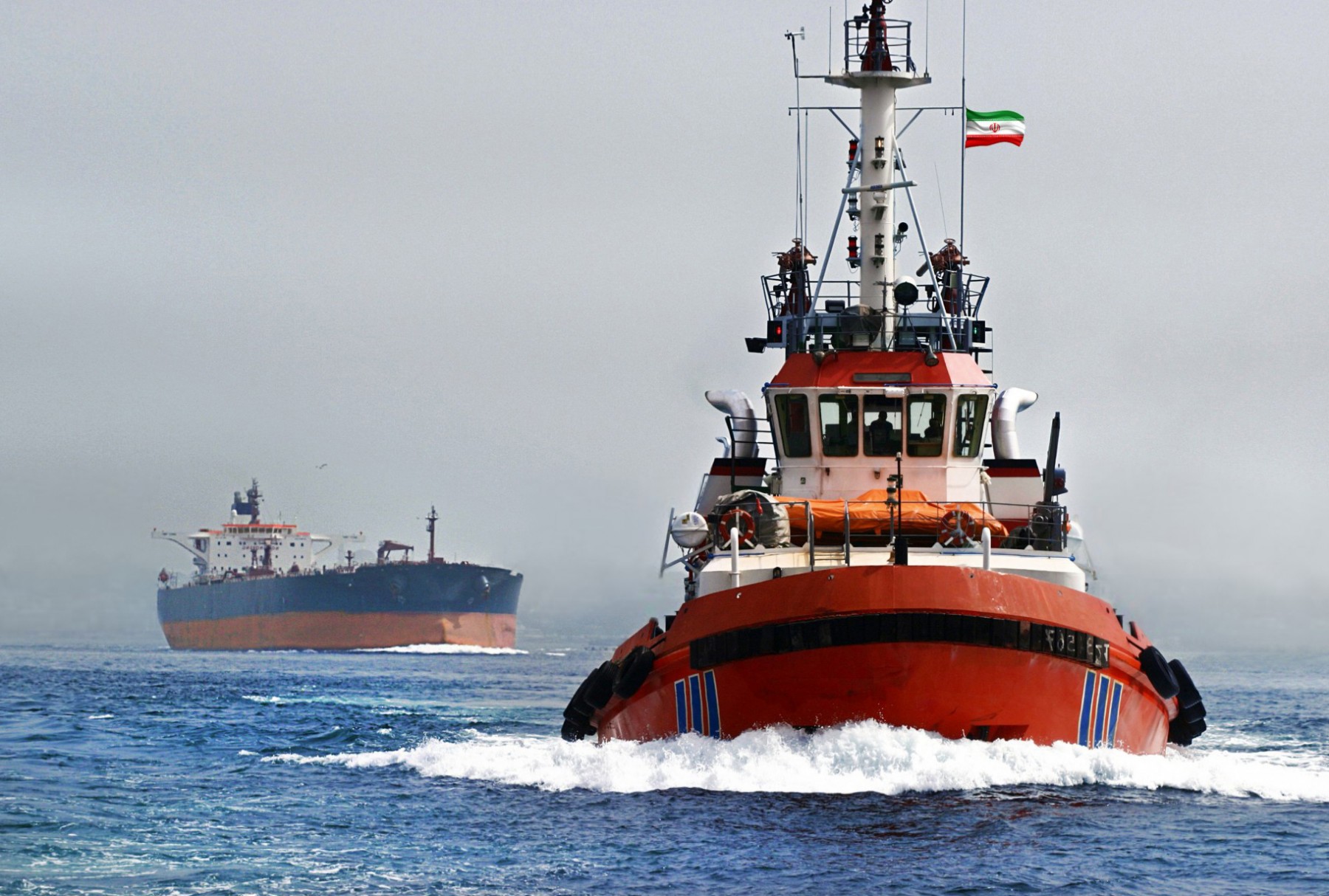 Το ΠΝ του Ιράν απέτρεψε πειρατική επίθεση σε δεξαμενόπλοιο - Ναυτικά ...