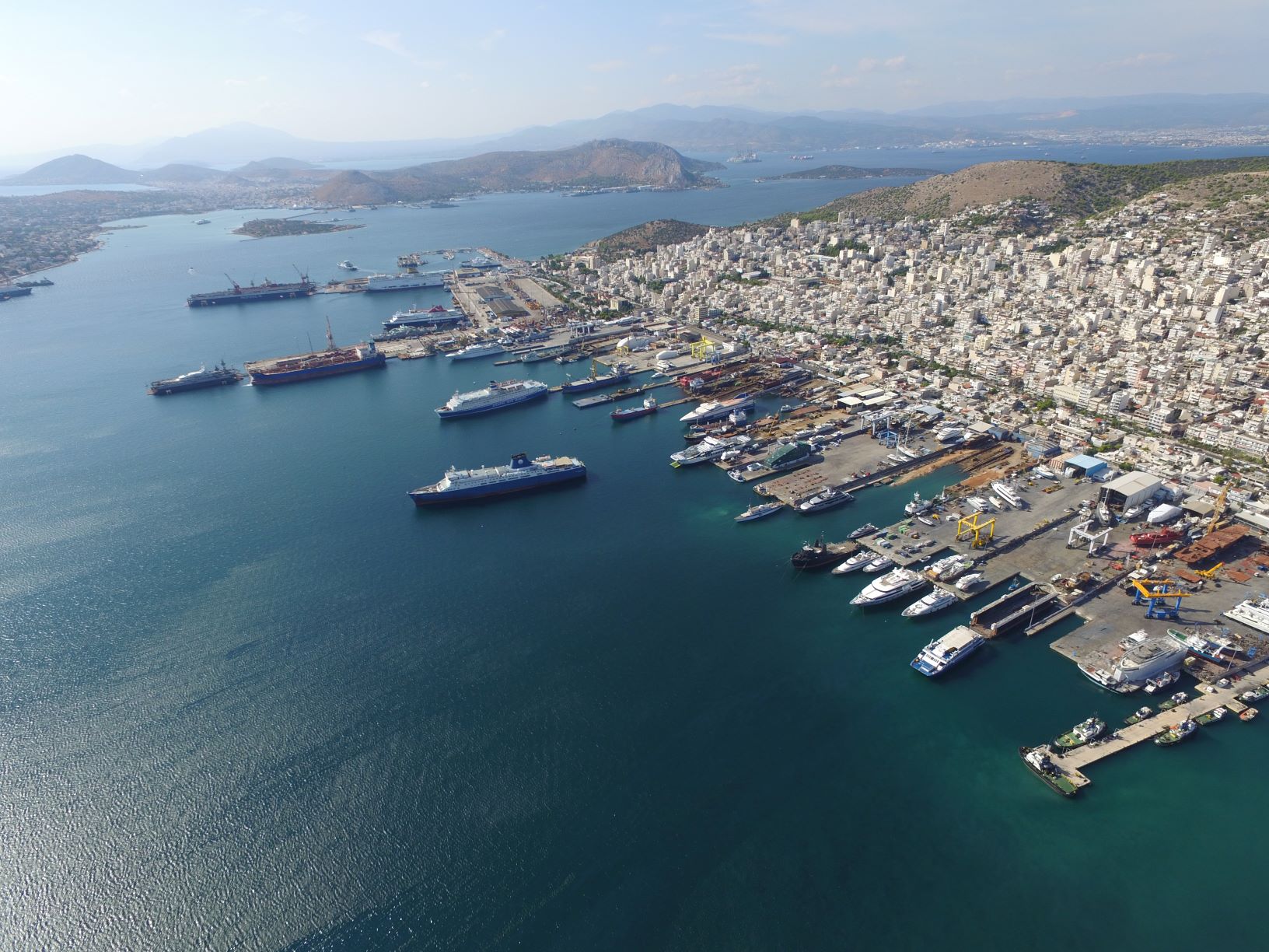 Φωτιά σε πλοίο στη Ναυπηγοεπισκευαστική Ζώνη Περάματος - Ναυτικά Χρονικά