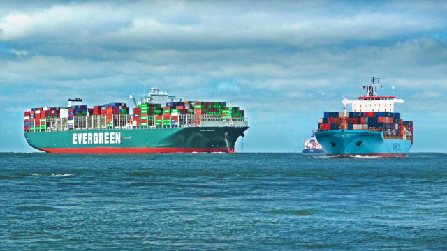 Maersk vs Evergreen με φόντο την προσάραξη του «Ever Given» | Ναυτικά ...