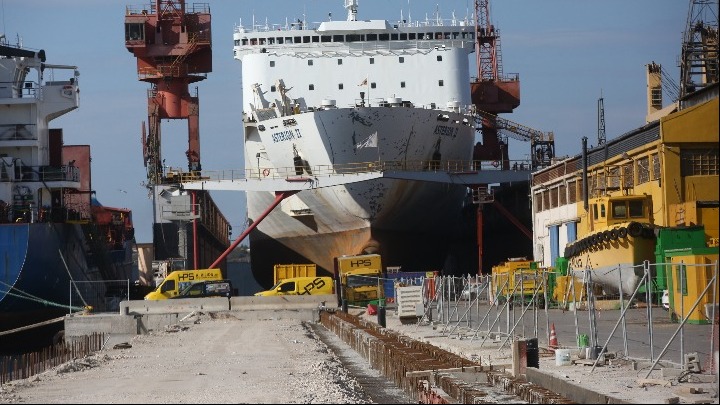 Απεργία εργαζομένων στη ναυπηγοεπισκευαστική ζώνη Περάματος - Ναυτικά ...