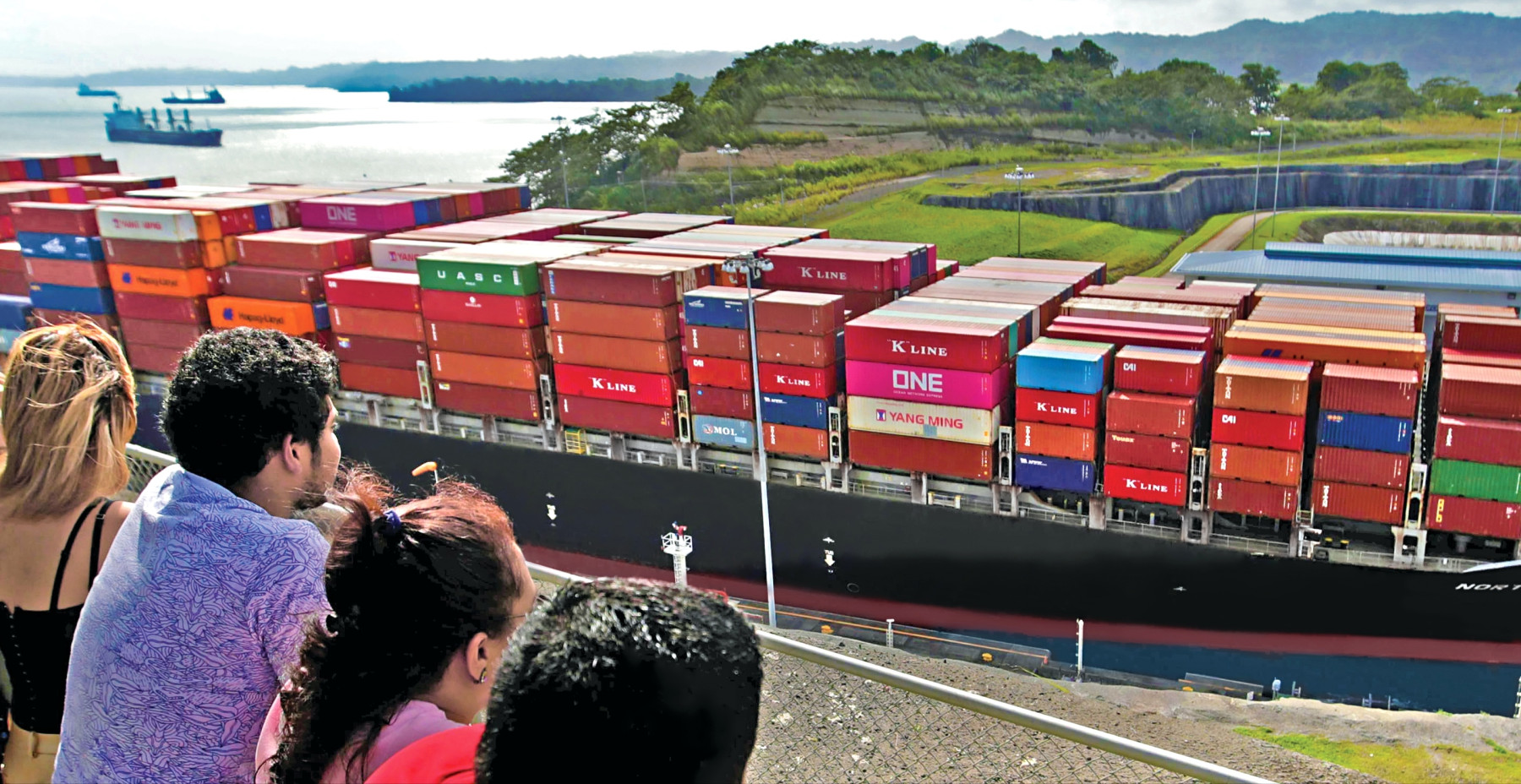 «Ζωντανά» τα containerships στη μάχη για μια διέλευση από τη Διώρυγα ...