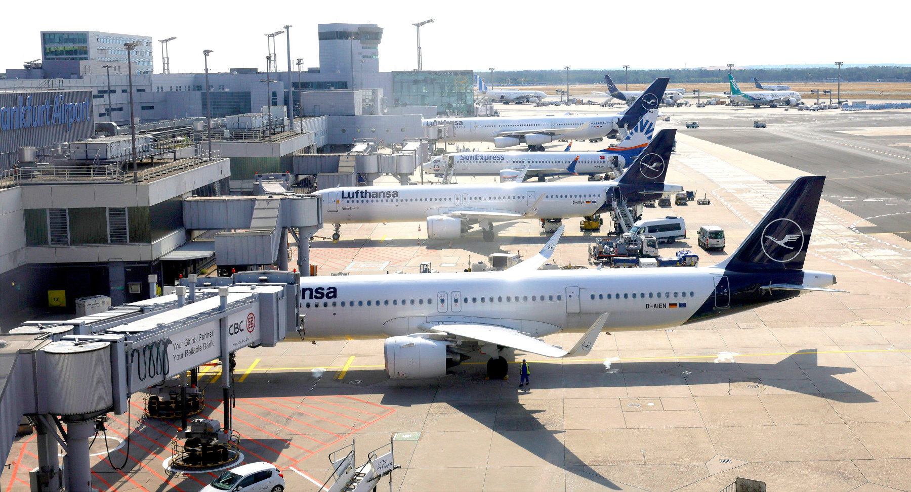 Απεργίες σε 11 αεροδρόμια της Γερμανίας παραλύουν τις αερομεταφορές ...