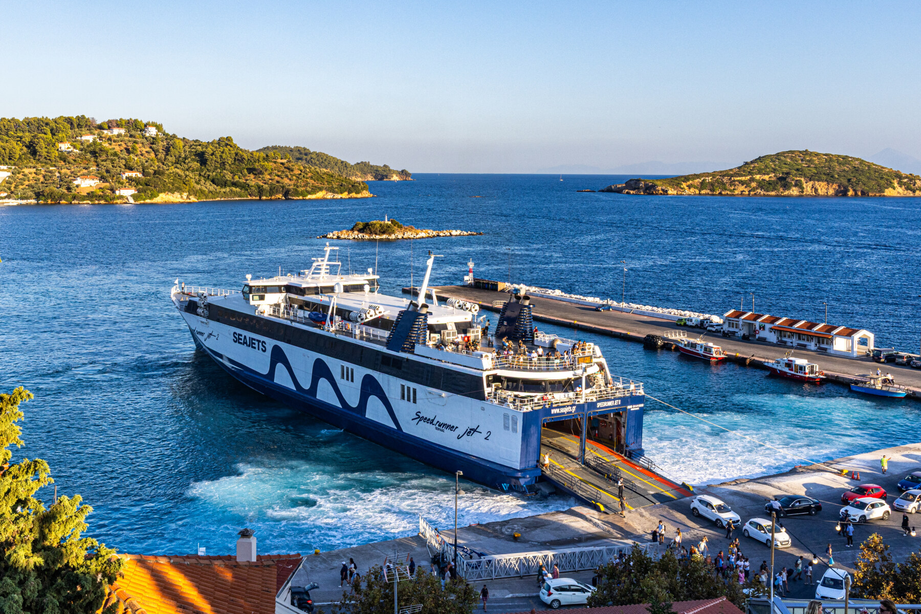 Η ανακοίνωση της Seajets για τον τραυματισμό μέλους του πληρώματος της ...